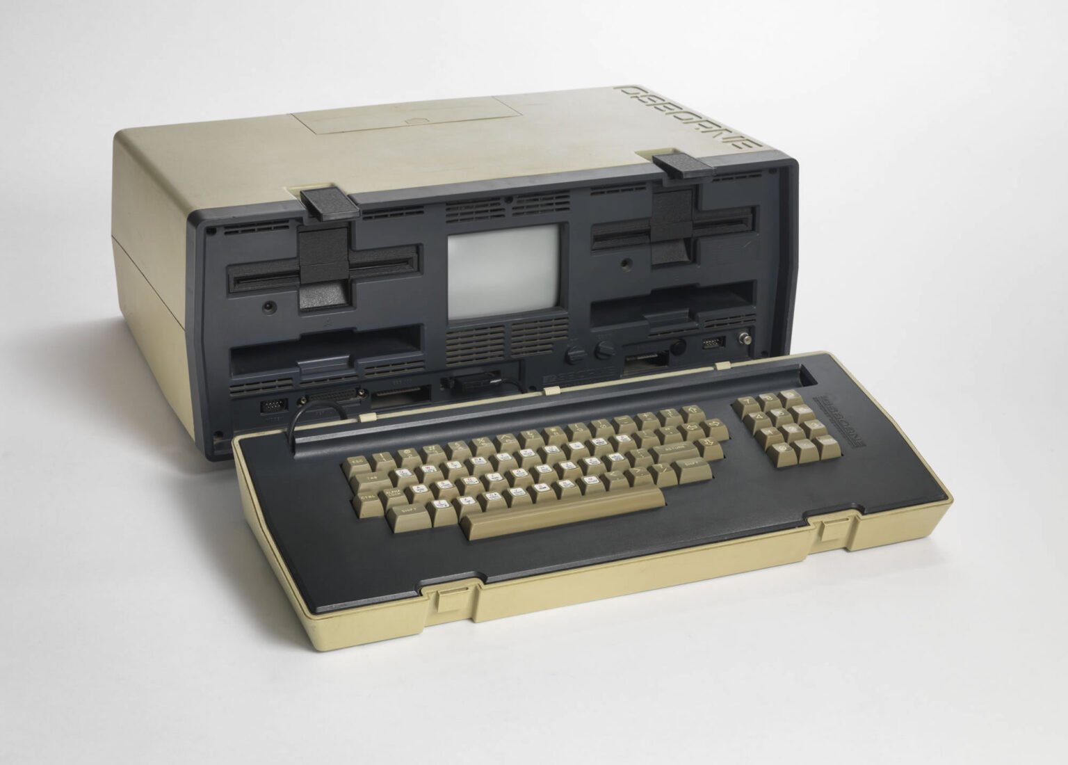 Sejarah Laptop: Evolusi laptop dari Osborne 1 Hingga Era Modern ...